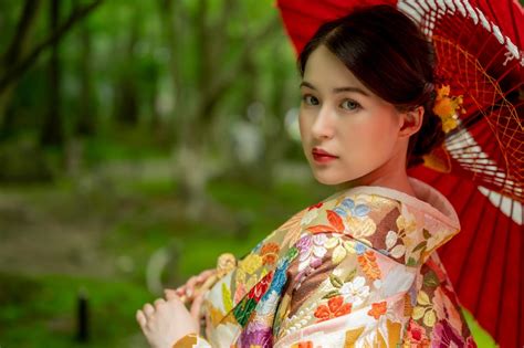 やまがたの花嫁 四季折々に咲く花が美しいこと。 和菓子は繊細で、綺麗だということ。 着物が一枚の絵画のようだということ。 ほかにもたくさん