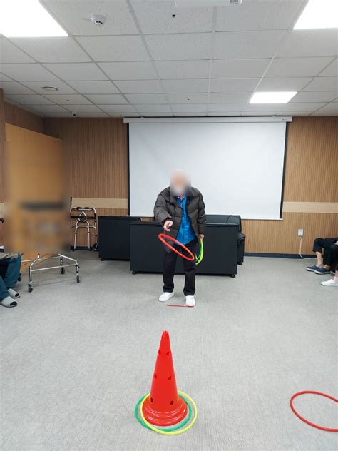 20221019 신체인지기능 고리 던지기 파주솔밭요양원 주야간보호센터