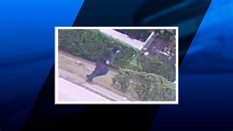 Wareham Police Searching For Suspect In Robbery At Subway Abc6