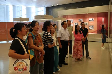 一场生动的龙城文化感悟之旅外国语学院组织国培班学员赴常州博物馆开展观摩与学习活动