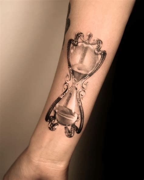 Hourglass Tattoo Symbolism Meaning And Awesome Design Ideas Tattoo