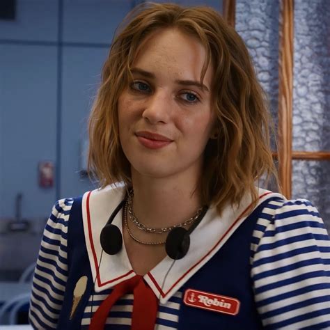 Robin Pictures Robin Photos Stranger Things Season 3 Stranger Things Characters Dan Cohen