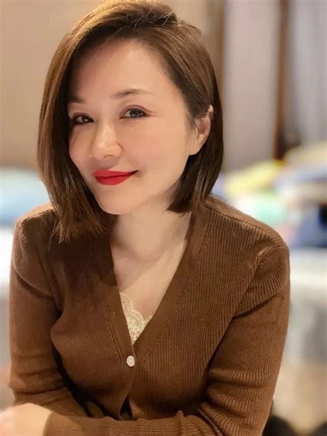 女人，不仅应该修炼自己的气质，更应该挑选适合自己的饰品，扬长避短，做女人，就应该做一个时尚的女人，才会不负此生美丽如斯。