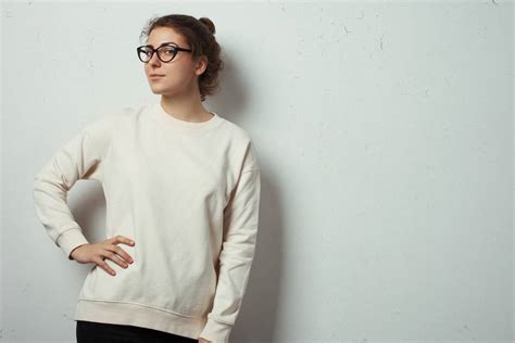 白スウェットのレディースコーデおすすめ30選♪春秋冬の大人の着こなし 4meee