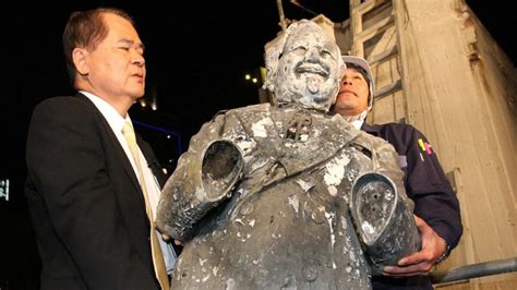 道頓堀に沈んだ｢カーネル像｣が歩んだ壮絶人生 阪神がリーグvをはたせばファンとの再会なるか 日刊スポーツ 東洋経済オンライン