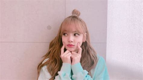 Akhirnya Lisa Blackpink Debut Solo Trax