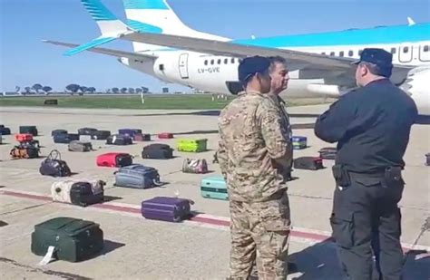 Un pasajero de Aerolíneas Argentinas dijo que tenía una bomba y fue detenido en el aeropuerto