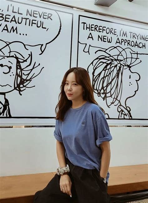 패션엔 소유진 롤업 티셔츠 굿 무심한듯 세련된 오버핏 티셔츠 출근룩