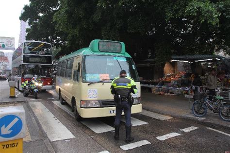 小巴收掣不及 撞倒過路女子 蘋果日報聞庫