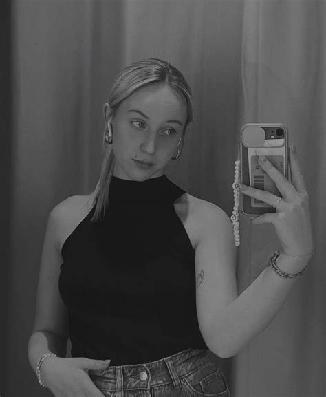 ⋆ Lola ⋆ ꙳ Mirror Selfie Lola Instagram
