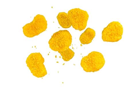 흰색 배경에 격리된 떨어지는 치킨 너겟 클리핑 경로 공중 부양의 개념 플라잉 치킨 너겟 빵 부스러기로 코팅 된 떨어지는 치킨 너겟 매크로 가로 이미지 0명에 대한 스톡 사진