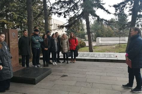 В Ростове прошла лекция экскурсия для старшеклассников на месте гибели