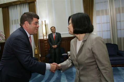 蔡英文谈美对台军售 声称特朗普支持台防务自主——人民政协网