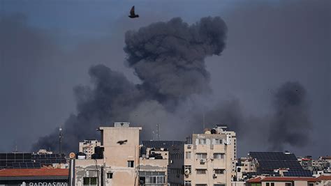 Israel Balas Hamas AS Kirim Kapal Hingga Pesawat Perang Global