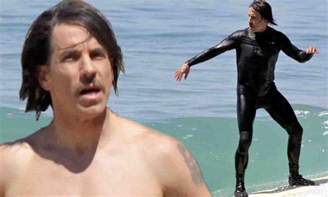 Anthony Kiedis Shows Off Muscular Beach Body In Malibu Daily Mail Online
