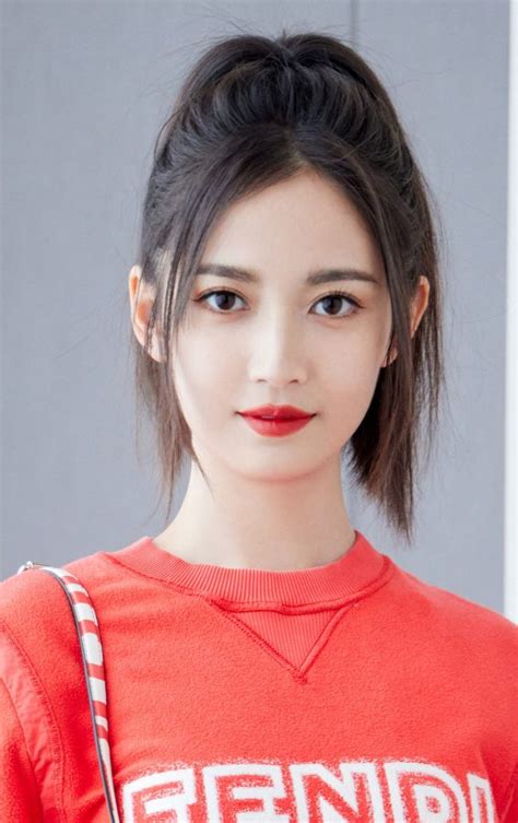 清爽甜妹陈钰琪穿牛仔短裙玉腿纤细（34） 图片 名腿网