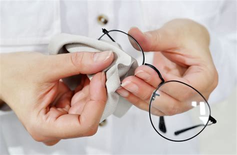 How To Clean Eyeglasses With An Anti Reflective Coating