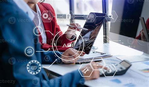 Api Application Programmation Interface Femme En Utilisant Ordinateur