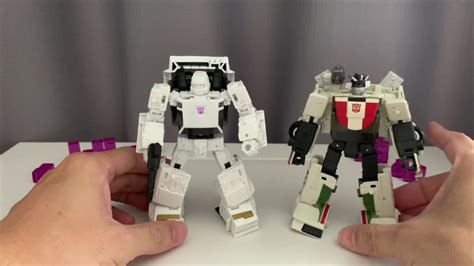 Transformers Earthrise Deluxe Class Runamuck In Hand Images