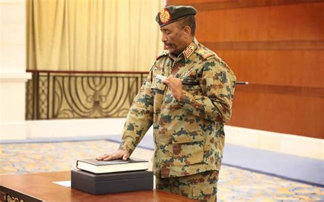 فيديو البرهان يؤدي القسم رئيساً للمجلس السيادي السوداني معلومات مباشر