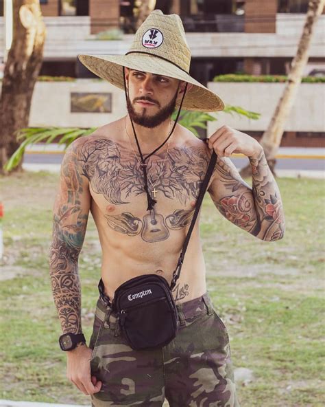 Chapéu de palha masculino é a nova tendência do verão Moda praia