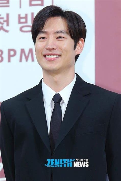 ปักพินโดย Junthima Lowsinpisan ใน 이제훈 ♥