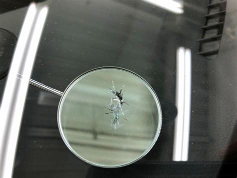 突然襲ってくる飛び石で割れたフロントガラスの傷修復！ 福岡のガラスコーティング、カーフィルム専門店｜カークリエイトコガ