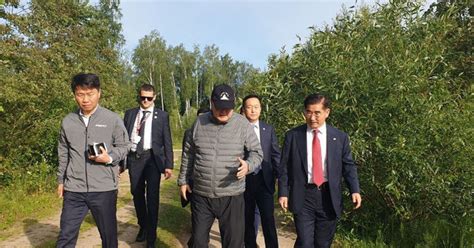 천안함 공식 명칭인 Pcc 772 모자 쓰고 산책하는 윤 대통령