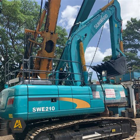 بیل مکانیکی سانوارد ۲۱۰ آریا تراکز