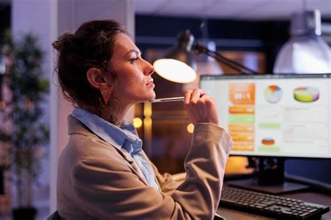Free Photo Businesswoman Brainstorming Business Ideas