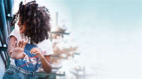 Cheveux Cheveux les meilleures astuces pour venir à bout des frisottis
