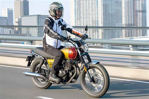 ブリクストン「クロムウェル250」インプレ｜2023年に日本上陸！ 古き良き雰囲気を味わえる空冷単気筒バイク 12 Webオートバイ