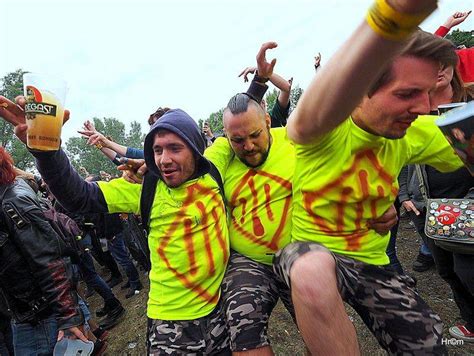 Tři Sestry Vstoupí Do Kristových Let Narozeniny Oslaví V Květnu Na