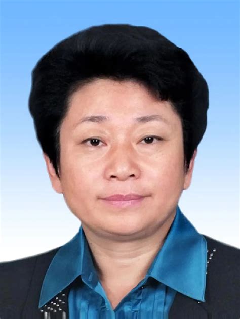 黄莉新当选上海市人大常委会主任