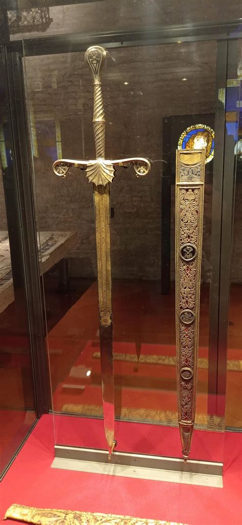How Practical Would Be A Double Bladed Sword Like This Rswords