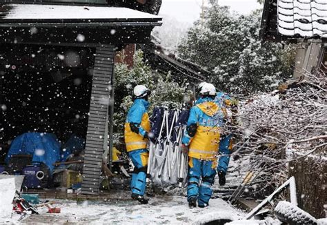 Suben a 161 los muertos por seísmo en Japón con carreteras aún cortadas