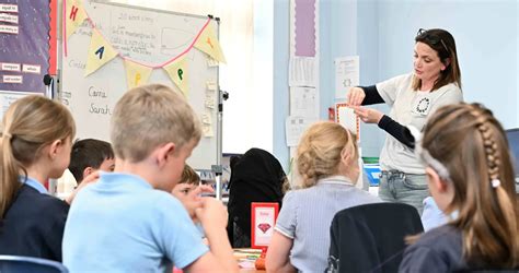 Linslade Lower School Marks 80th Anniversary Of Ve Day With Creative