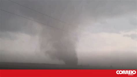 Imagens impressionantes mostram tornado catastrófico que fez pelo