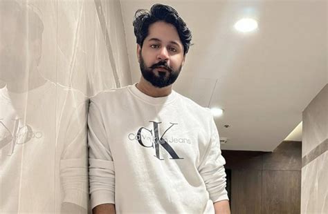 Imran Ashraf Induces Nostalgia With Latest Video