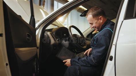 Using Digital Tablet For Car Diagnostic Interactive Diagnostics