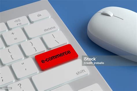 마우스 옆키에 전자 상거래 아이콘이 있는 컴퓨터 키보드입니다 3d 일러스트레이션 3차원 형태에 대한 스톡 사진 및 기타 이미지