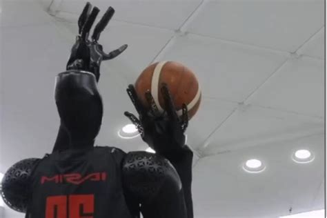Un robot logra un récord Guinness con un tiro increíble en baloncesto