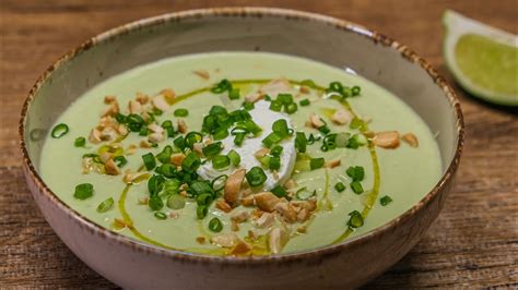 Не вярвах че таратор с авокадо може да е толкова вкусен Бърза и лесна студена супа за лятото