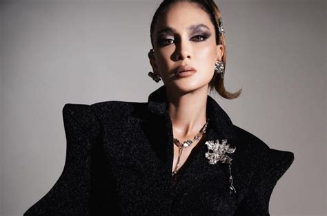 Pacar Brondong Gercep Like Pose Ngangkang Luna Maya Bikin Netizen