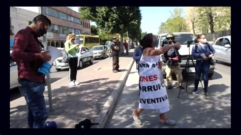 Madre De Joven Asesinado Protesta Desnuda Frente A Fiscalía De San Luis
