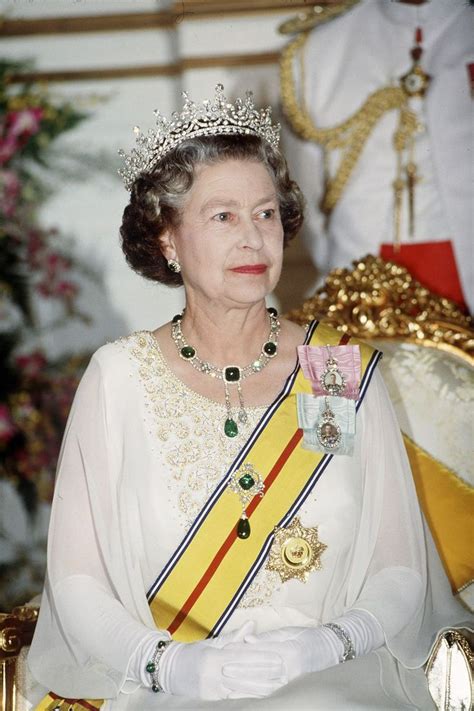 Photos Of The Royals Glowing In Emeralds Princess Diana Princess Alexandra Princess Mary