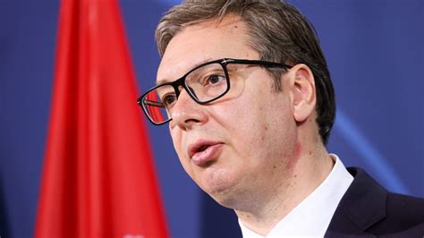 Протест на група граждани срещу политиката на президента Вучич за