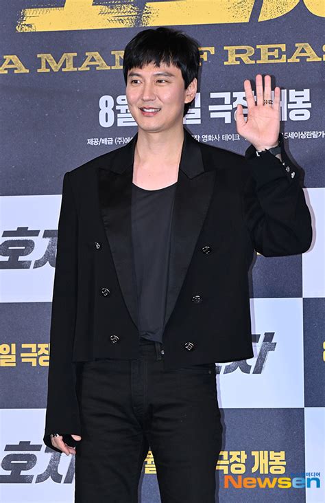 김남길 카리스마 인사 포토엔hd 손에 잡히는 뉴스 눈에 보이는 뉴스 뉴스엔