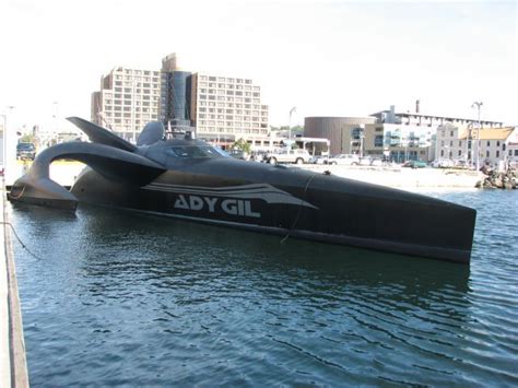 Ady Gil Vs Whalers 16 Pics