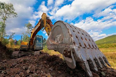 云南陆良：乡村振兴 修路先行 人民图片网